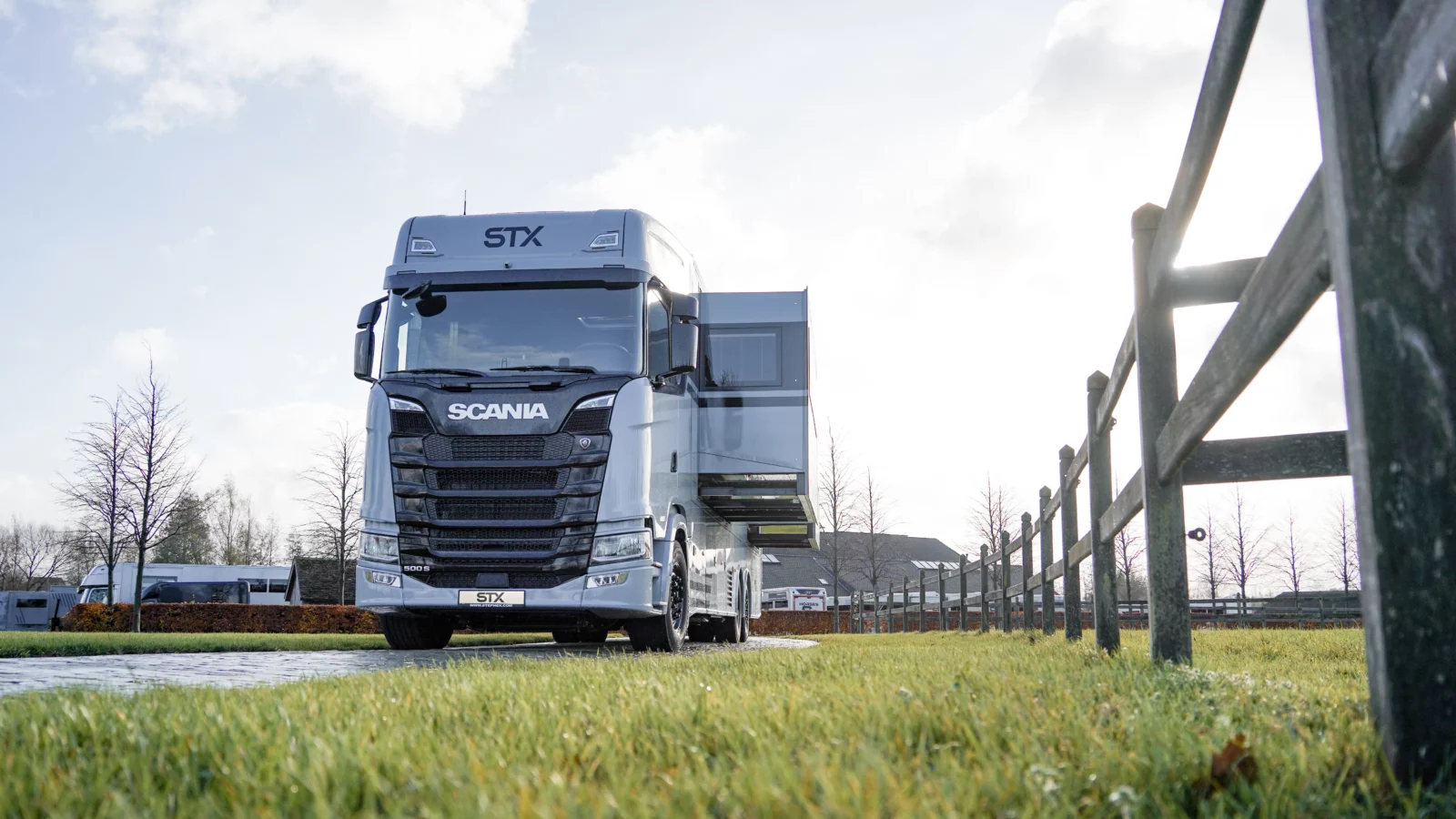 STX Scania 4 Pop Out/325 - Camping-Car à vendre